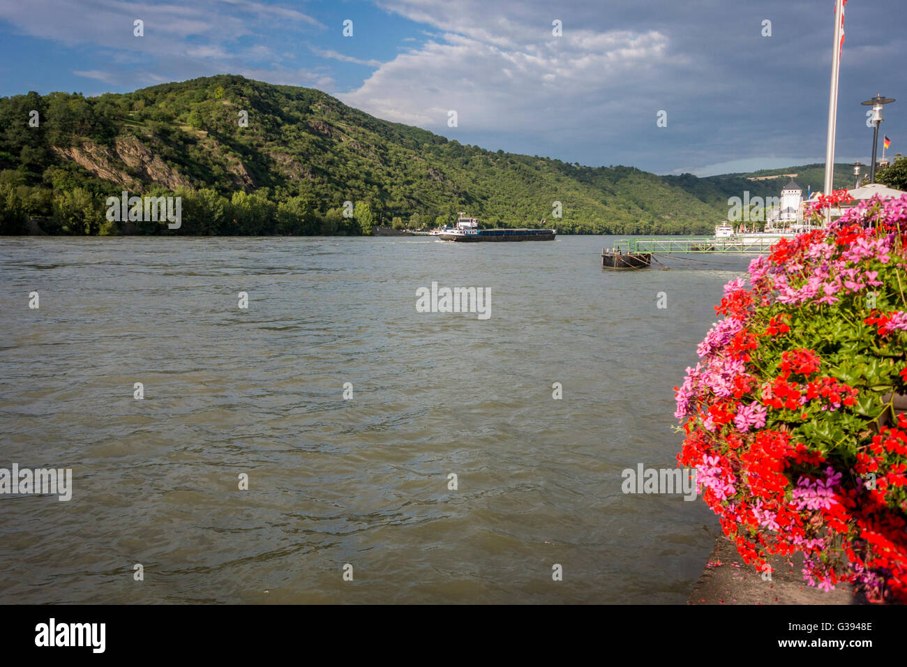 Rhein frachtschiffe -Fotos und -Bildmaterial in hoher Auflösung – Alamy
