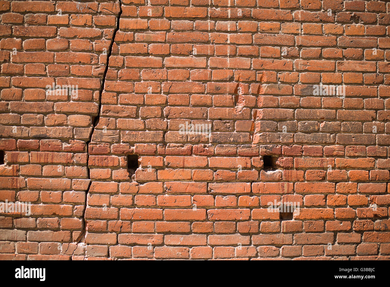 Riss im haus -Fotos und -Bildmaterial in hoher Auflösung – Alamy