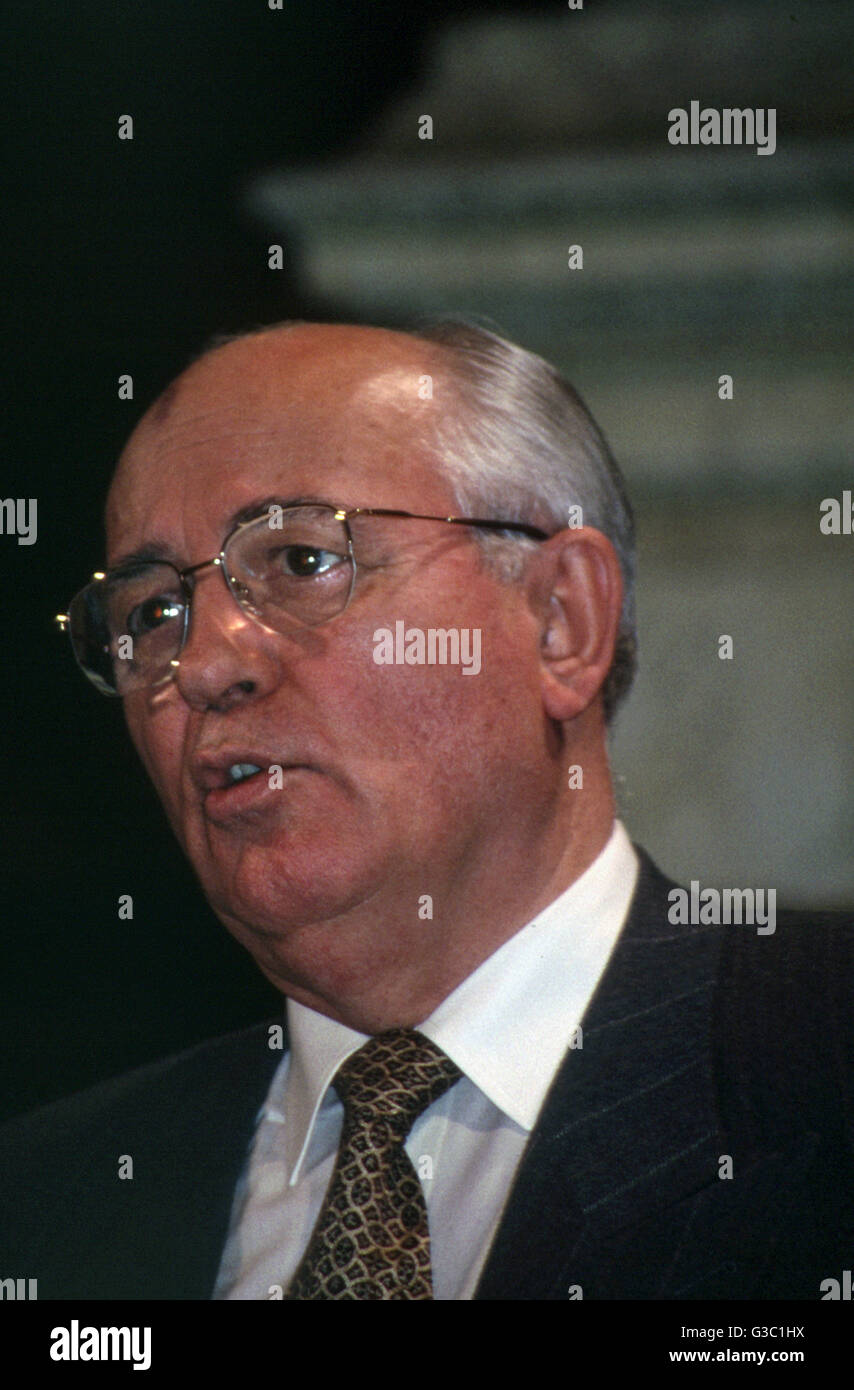 Mikhail sergeyevich gorbachev b 1931 -Fotos und -Bildmaterial in hoher ...