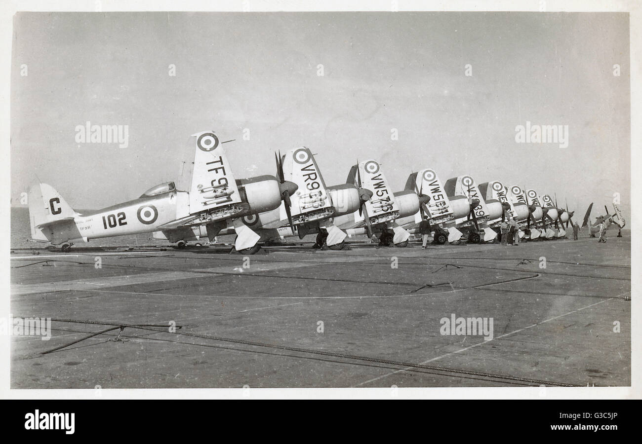Eine Reihe von Meer Furien auf dem Flugdeck des Flugzeugträgers HMS ...