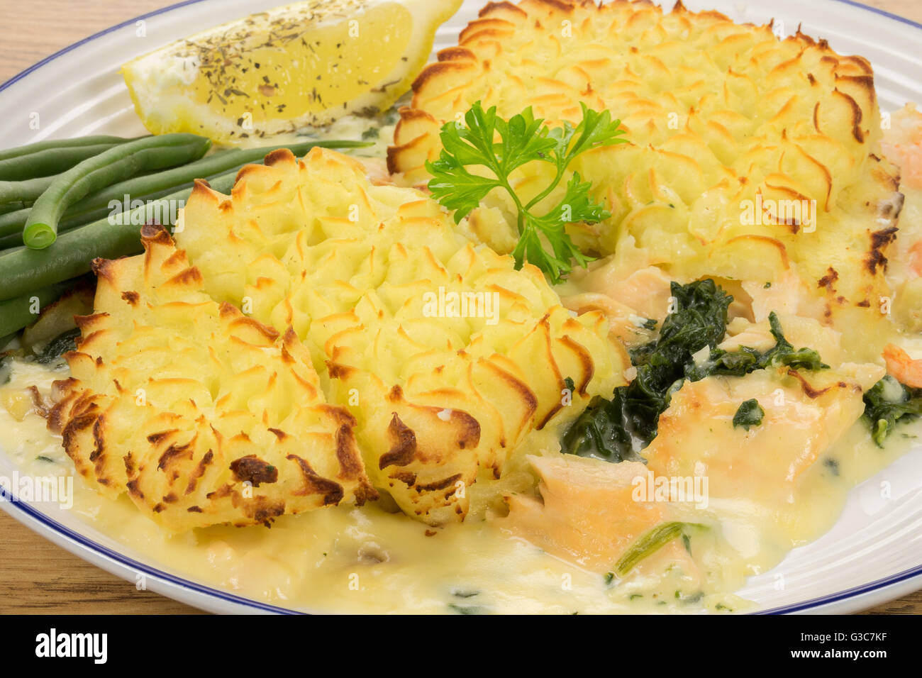 Zubereitete fischkartoffeltorte -Fotos und -Bildmaterial in hoher ...