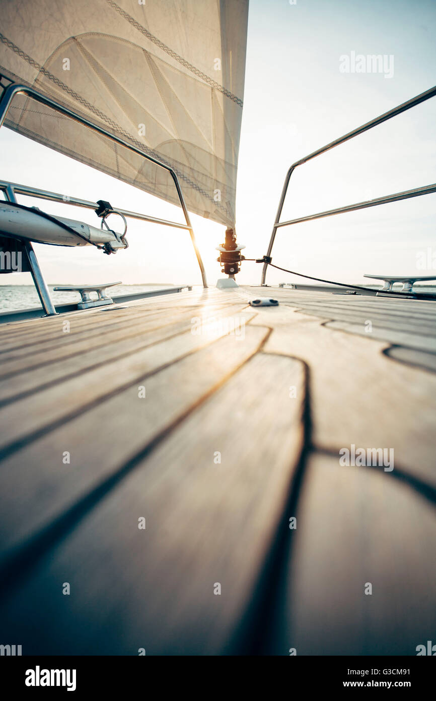 Segelboot deck ansicht -Fotos und -Bildmaterial in hoher Auflösung – Alamy