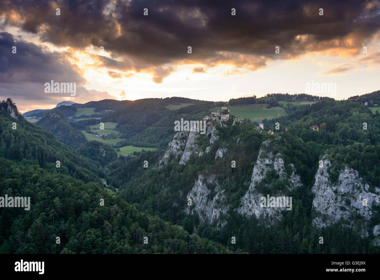 Schloss klamm -Fotos und -Bildmaterial in hoher Auflösung – Alamy