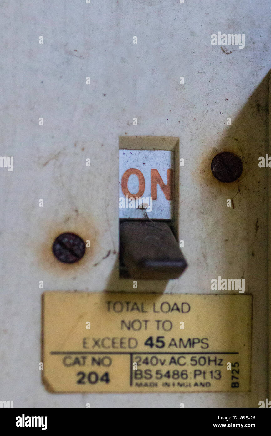 ON-OFF-Schalter auf Schalttafel Stockfotografie - Alamy