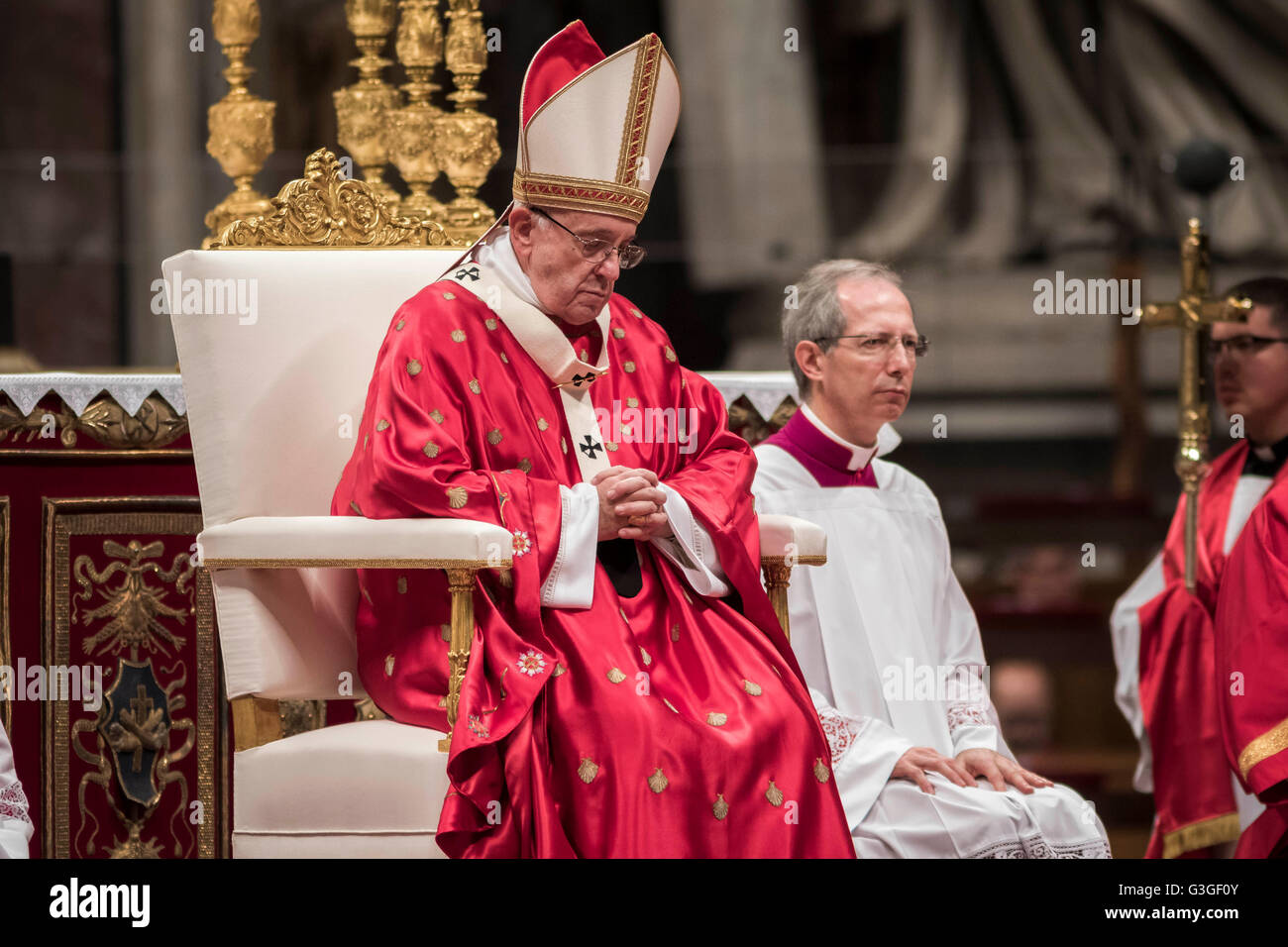 Vatikanstadt, Vatikan. 15. Mai 2016. Papst Francis feiert Pfingsten ...