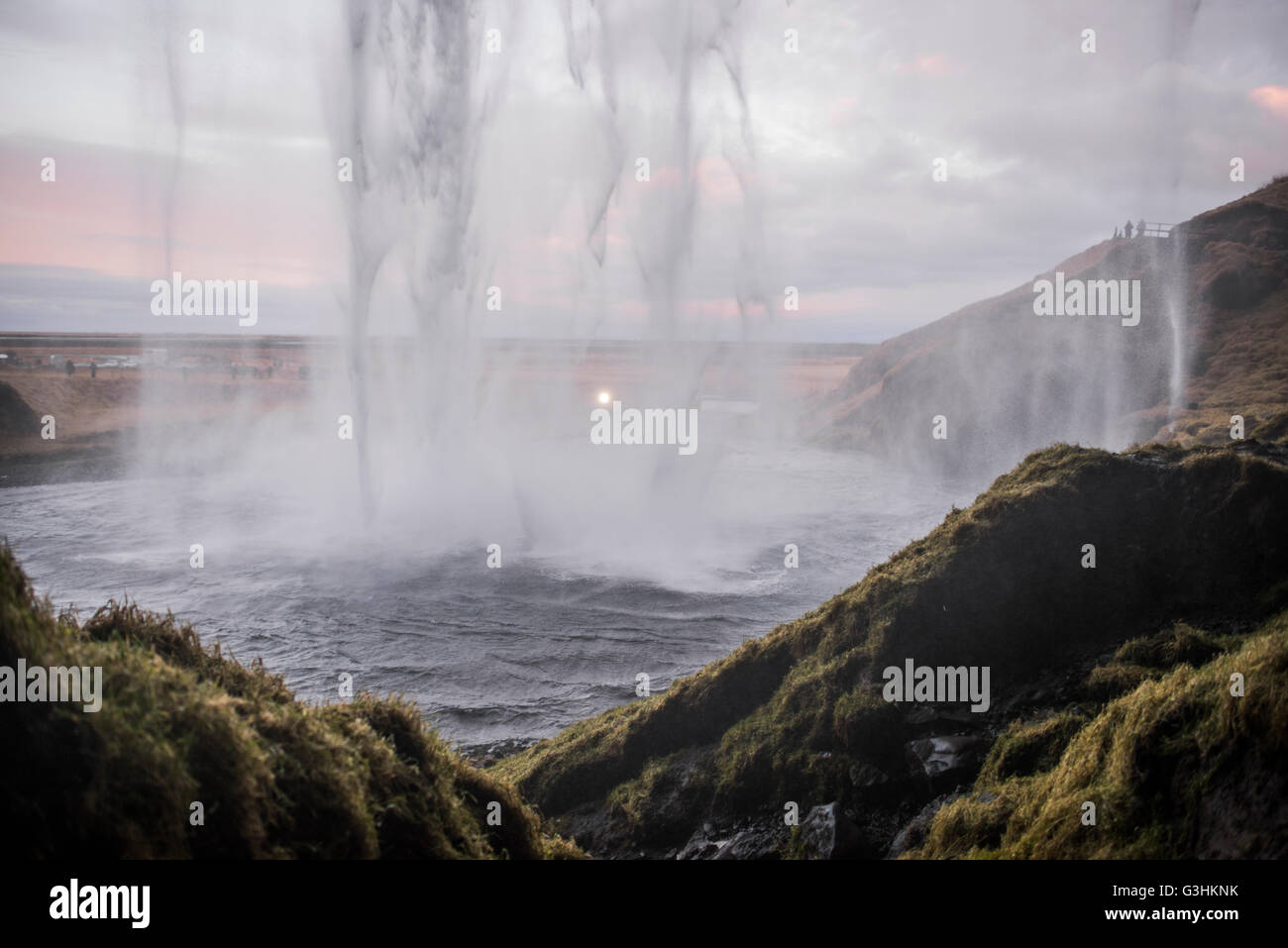 Menschen hinter dem wasserfall -Fotos und -Bildmaterial in hoher ...