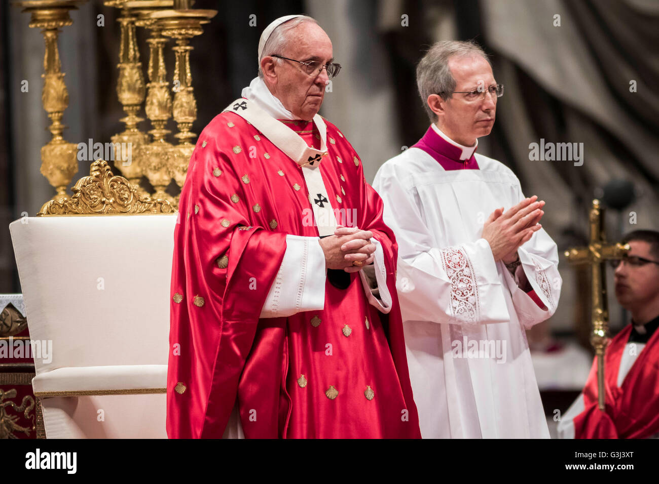 Vatikanstadt, Vatikan. 15. Mai 2016. Papst Francis feiert Pfingsten ...