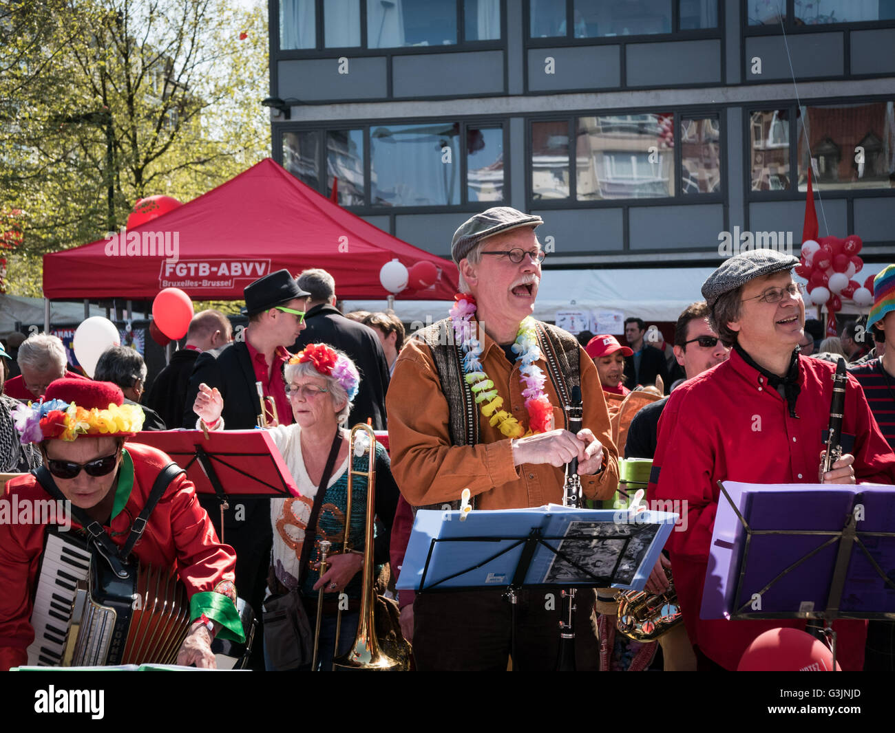 Brüssel, Belgien. 1. Mai 2016. Menschen versammeln sich am Rouppe-Platz ...