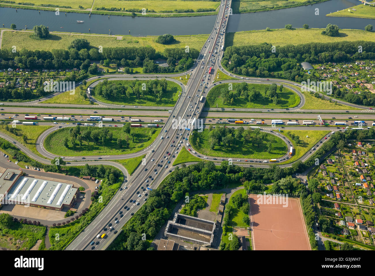 Autobahnkrüez duisburg am ruhrdeich -Fotos und -Bildmaterial in hoher ...