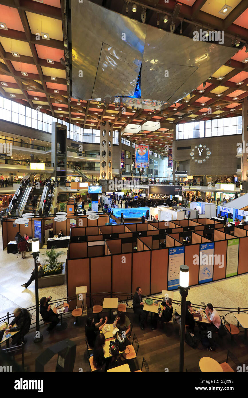 Innenansicht des Complexe Desjardins. Montreal, Quebec, Kanada ...