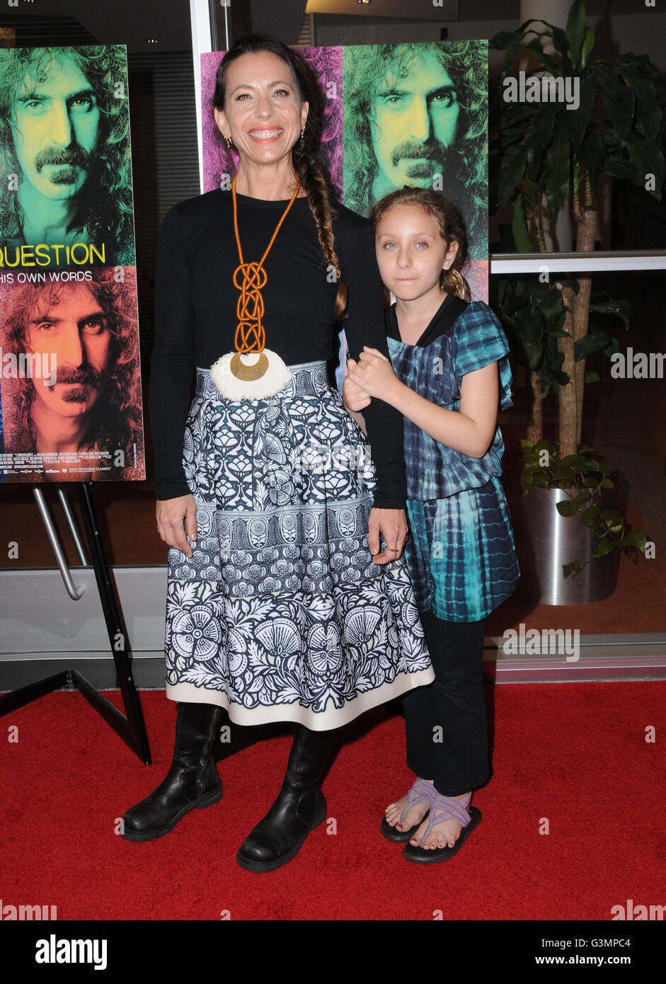 Moon zappa and mathilda zappa -Fotos und -Bildmaterial in hoher ...