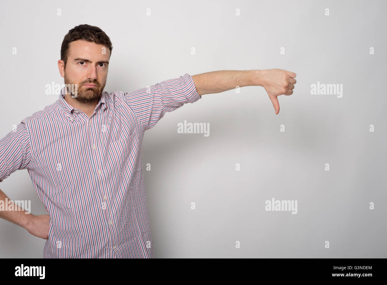 Daumen nach unten symbol -Fotos und -Bildmaterial in hoher Auflösung ...