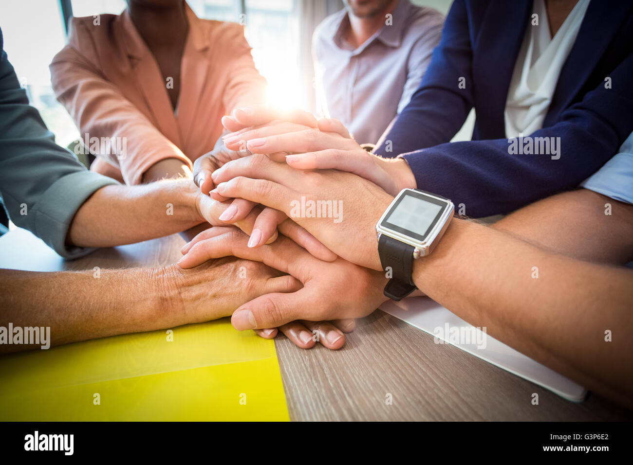 Gestapelte menschen -Fotos und -Bildmaterial in hoher Auflösung – Alamy