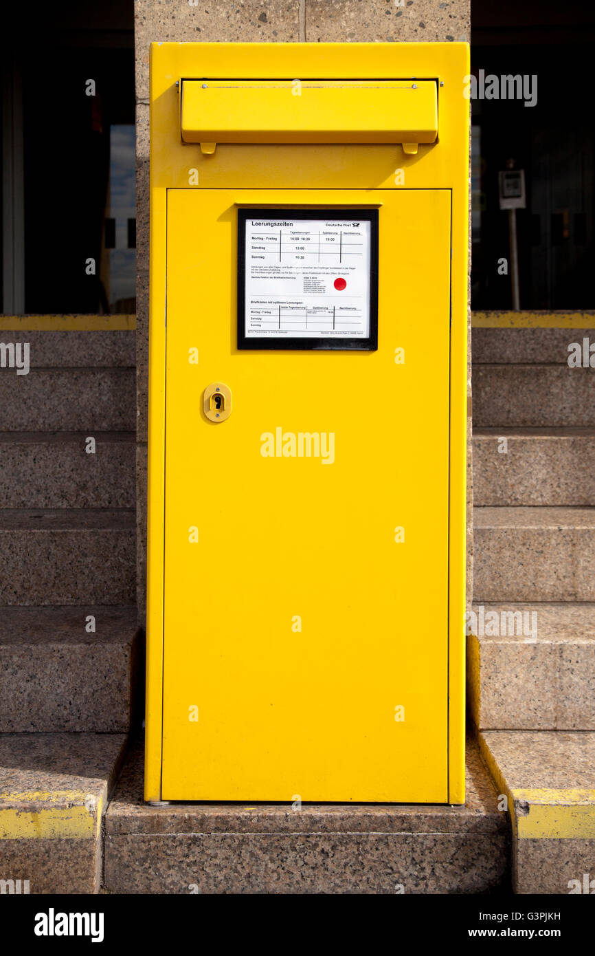 Yellow post boxes -Fotos und -Bildmaterial in hoher Auflösung – Alamy