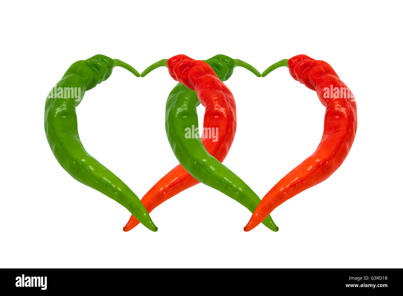 Rote und grüne Chilischoten in der Liebe. Herzen bestehend aus Peperoni ...