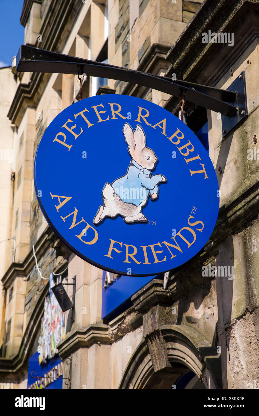CUMBRIA, UK - 29. Mai 2016: Ein Zeichen für die Peter Rabbit und ...