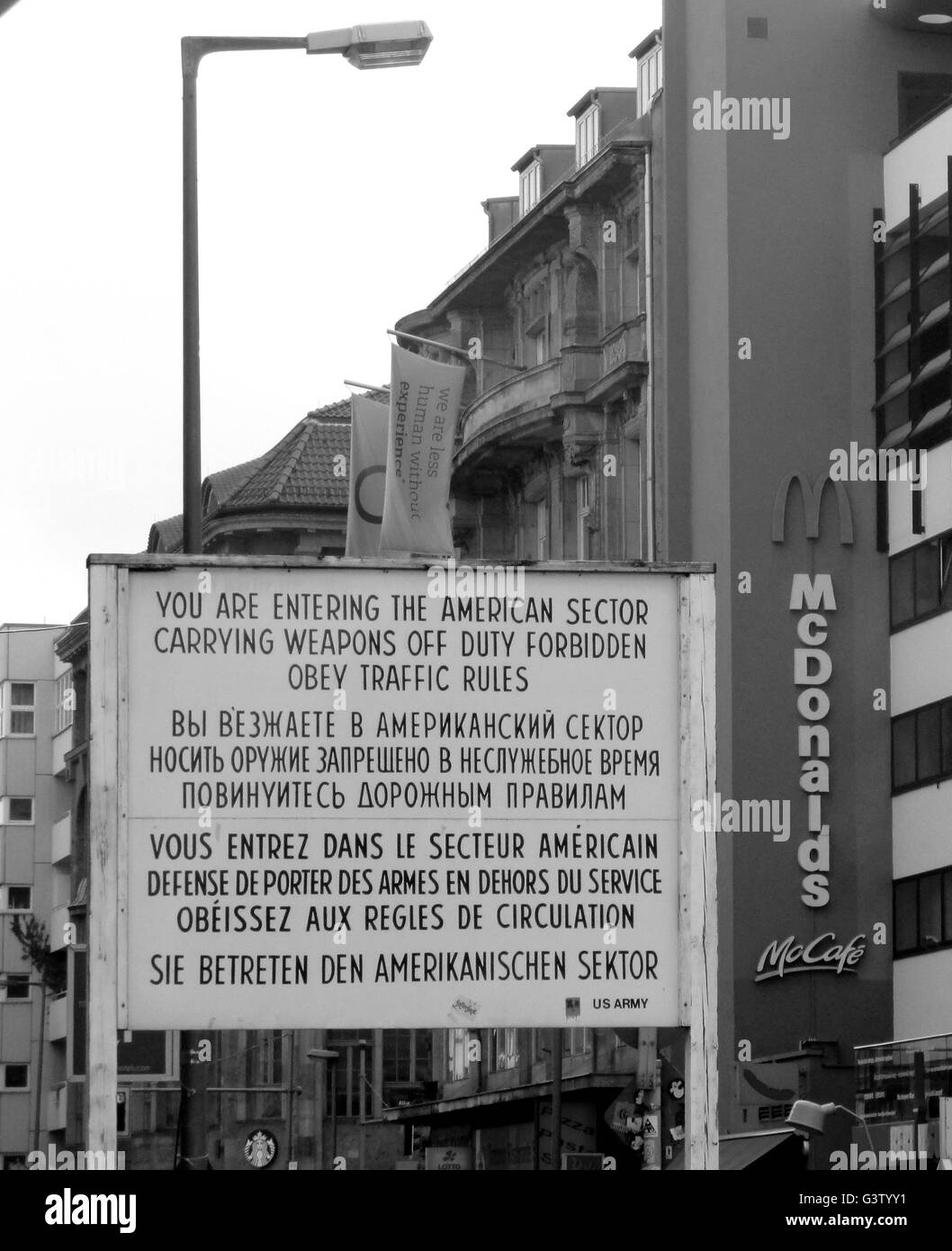 Checkpoint charlie restaurant -Fotos und -Bildmaterial in hoher ...
