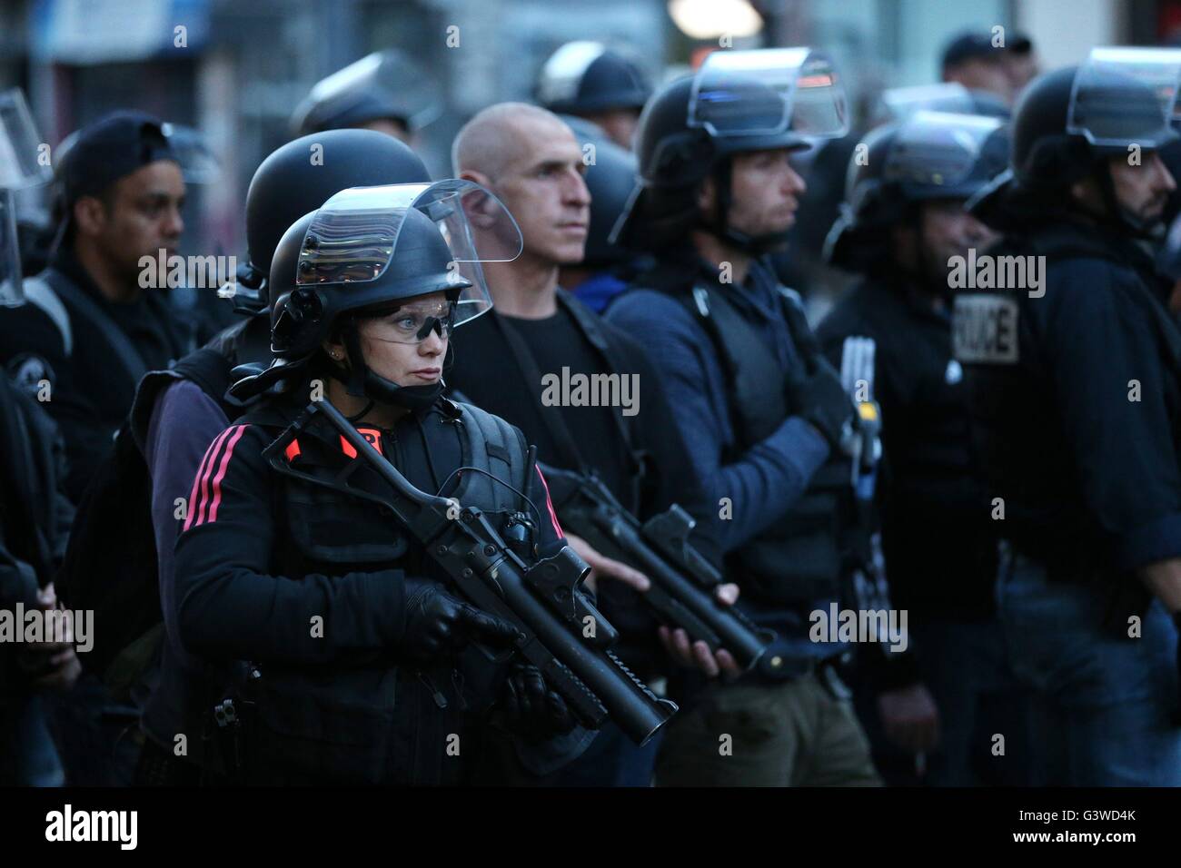Riot Polizei im Stadtzentrum von Lille, Frankreich, wie frische ...