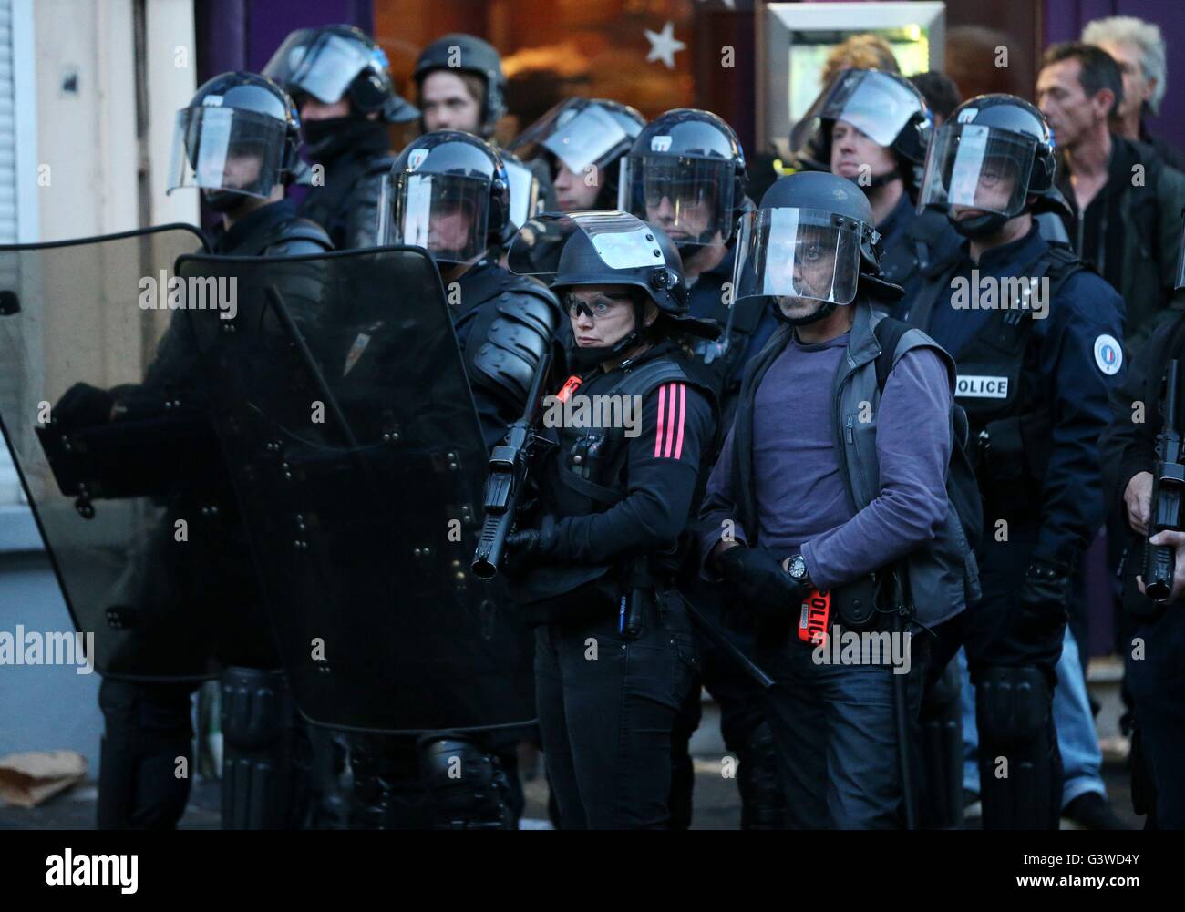 Riot Polizei im Stadtzentrum von Lille, Frankreich, wie frische ...