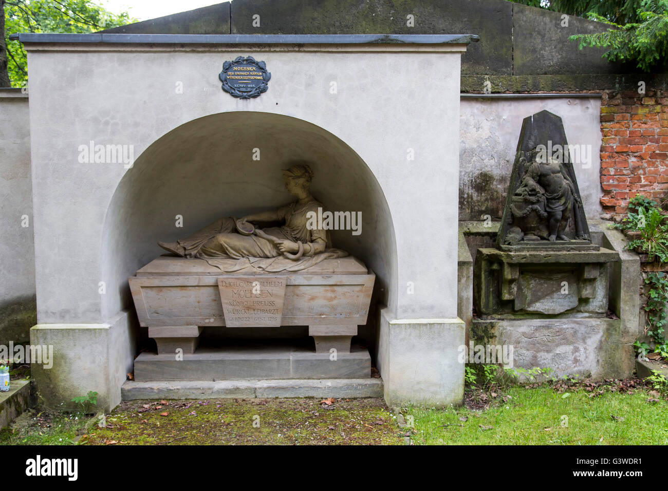 Friedhöfe am Halleschen Tor, Gräber, teilweise aus dem 18. Jahrhundert ...
