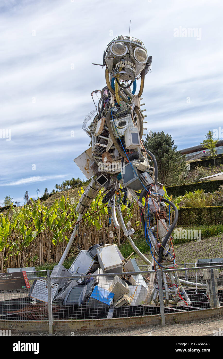 Weee man sculpture eden project -Fotos und -Bildmaterial in hoher ...