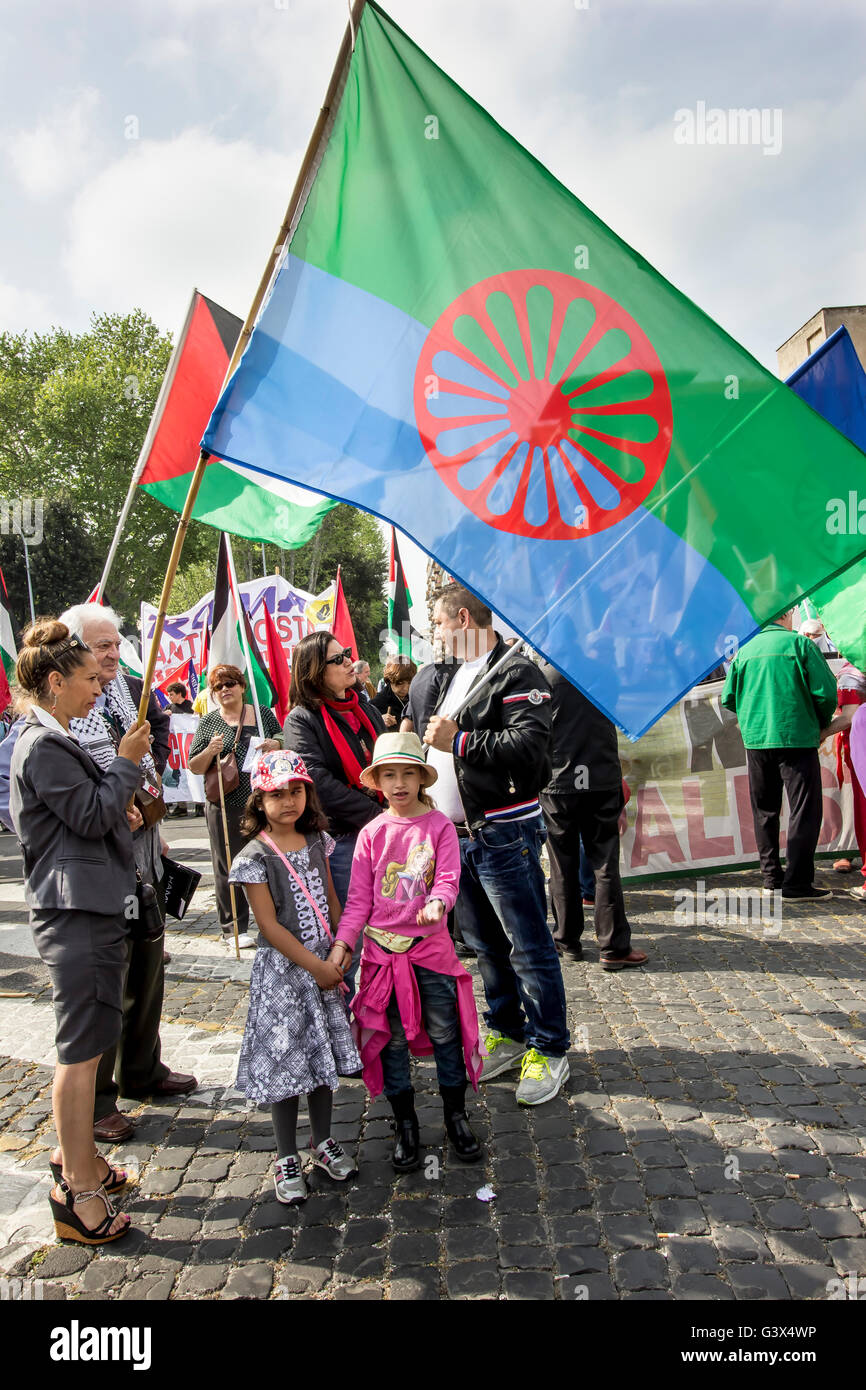 Sinti flagge -Fotos und -Bildmaterial in hoher Auflösung – Alamy