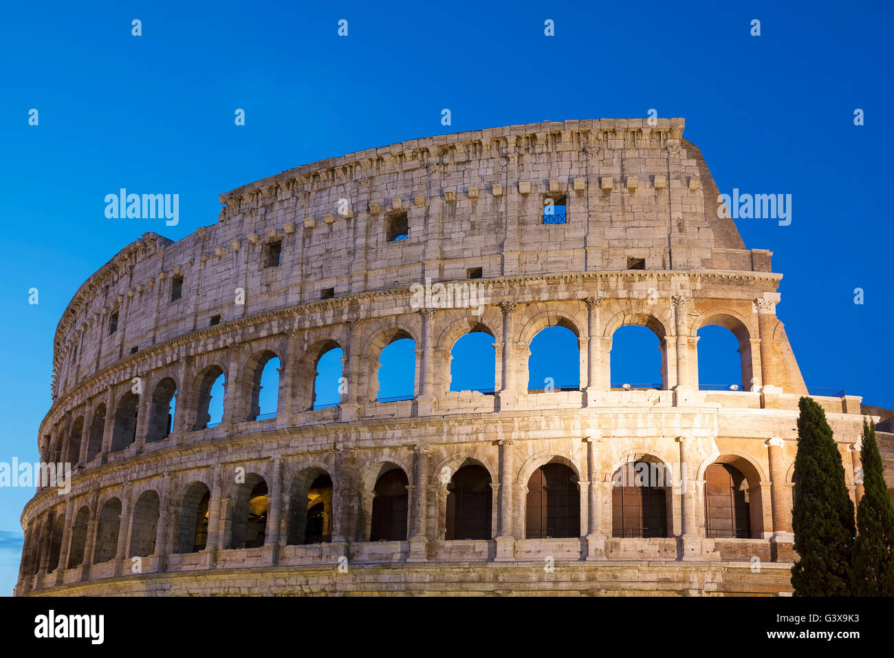 Kolosseum Rom Nacht Stockfotos und -bilder Kaufen - Alamy