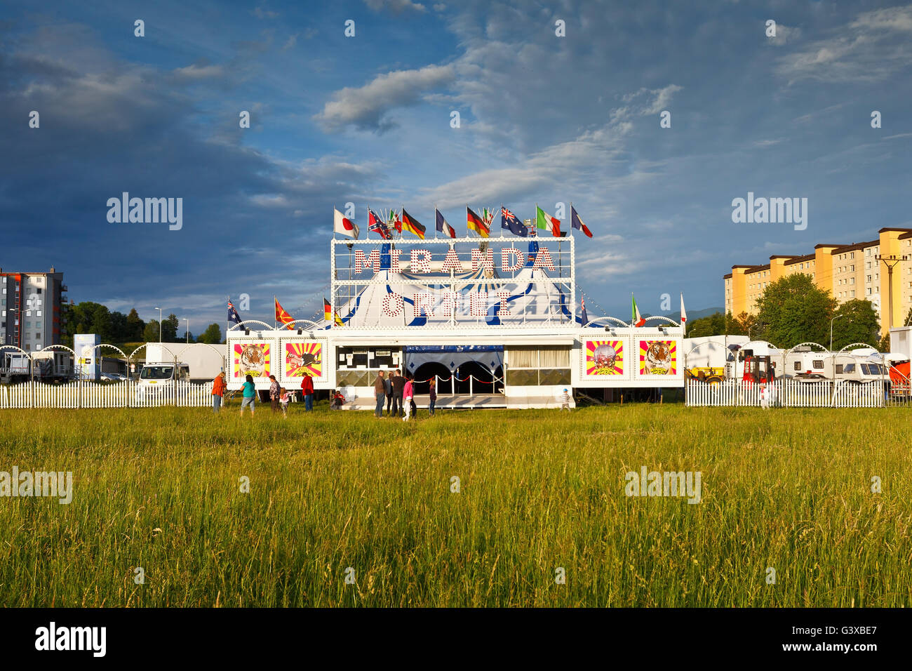 Orfei zirkus -Fotos und -Bildmaterial in hoher Auflösung – Alamy