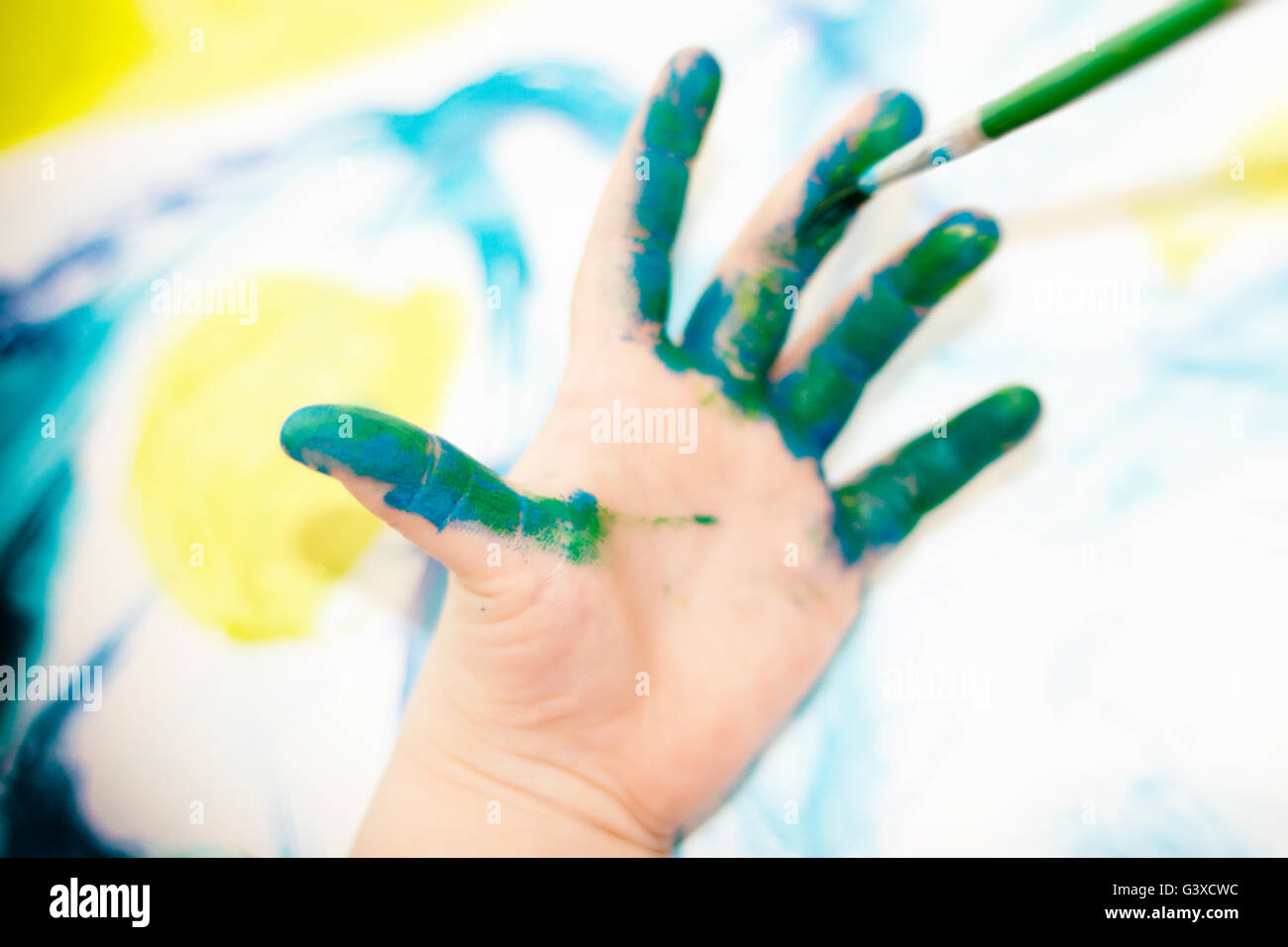 Gemaltes kind -Fotos und -Bildmaterial in hoher Auflösung – Alamy