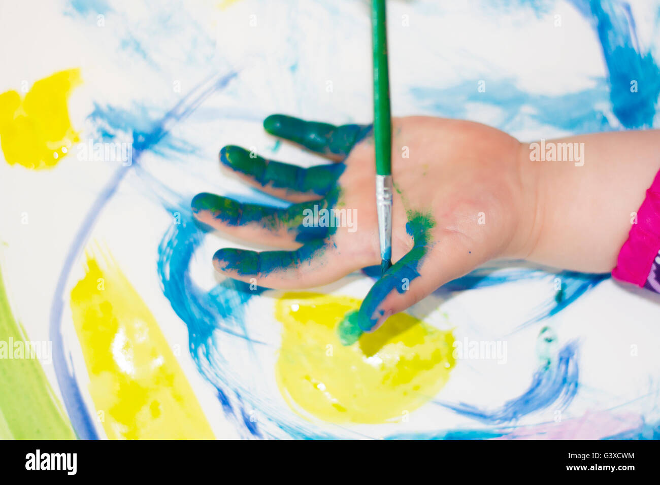 Gemaltes kind -Fotos und -Bildmaterial in hoher Auflösung – Alamy