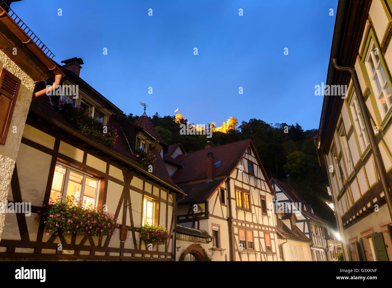 Altstadt mit fachwerkhaus und windeckburg -Fotos und -Bildmaterial in ...
