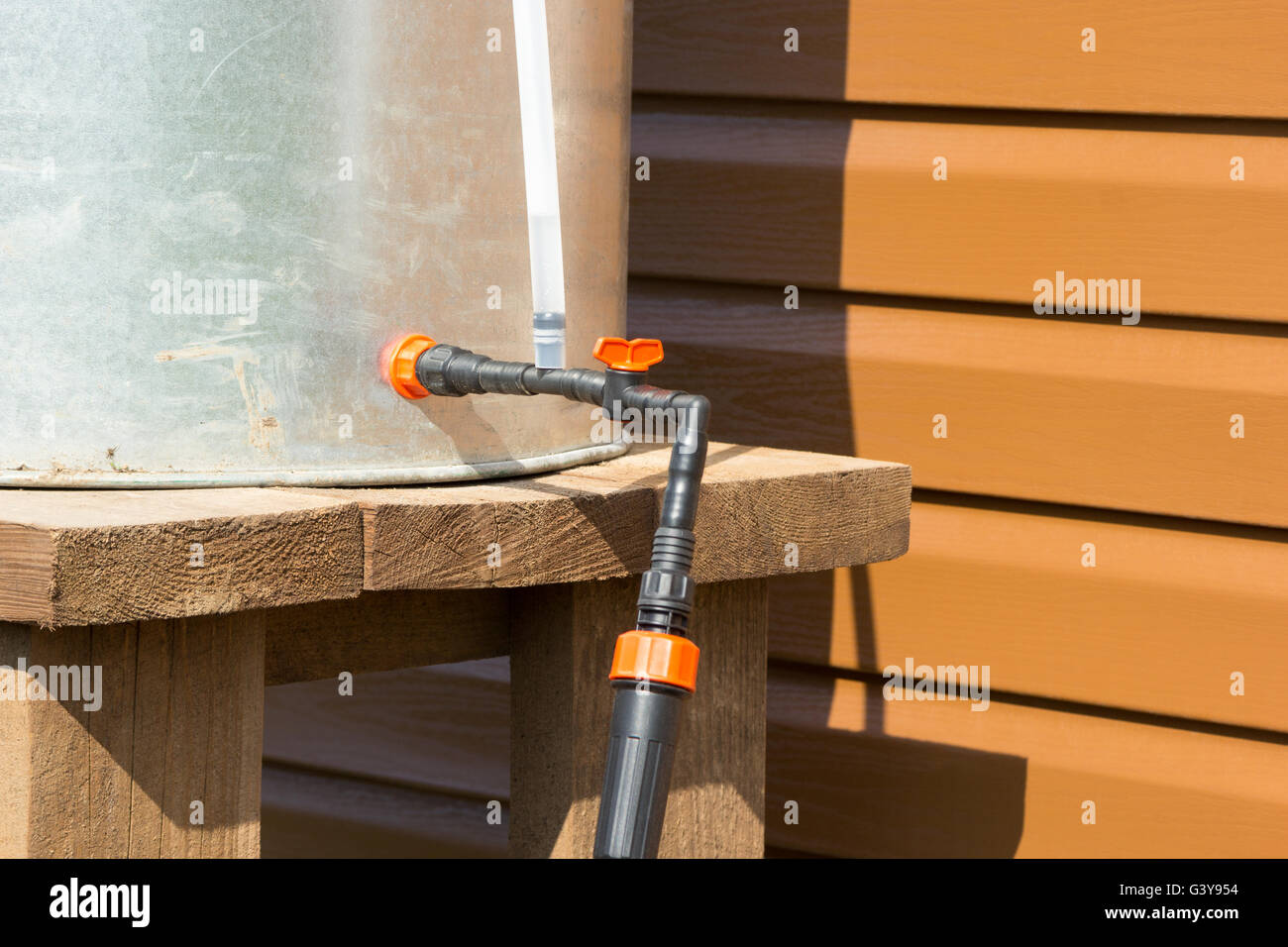 Regenwasser sammeln -Fotos und -Bildmaterial in hoher Auflösung – Alamy