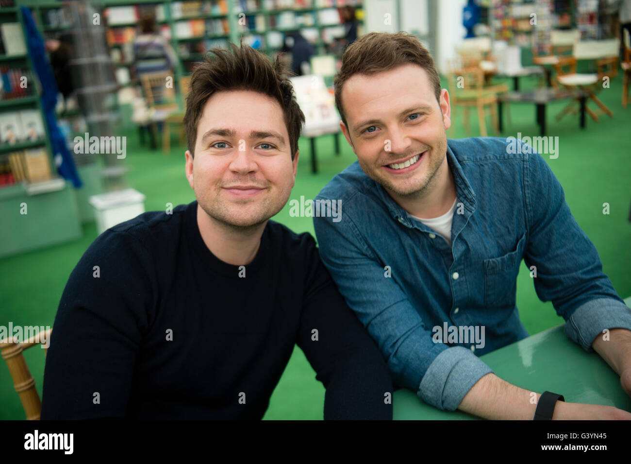 BBC-Childrens Moderatoren und prominente Sam (Nixon, L) und Mark ...