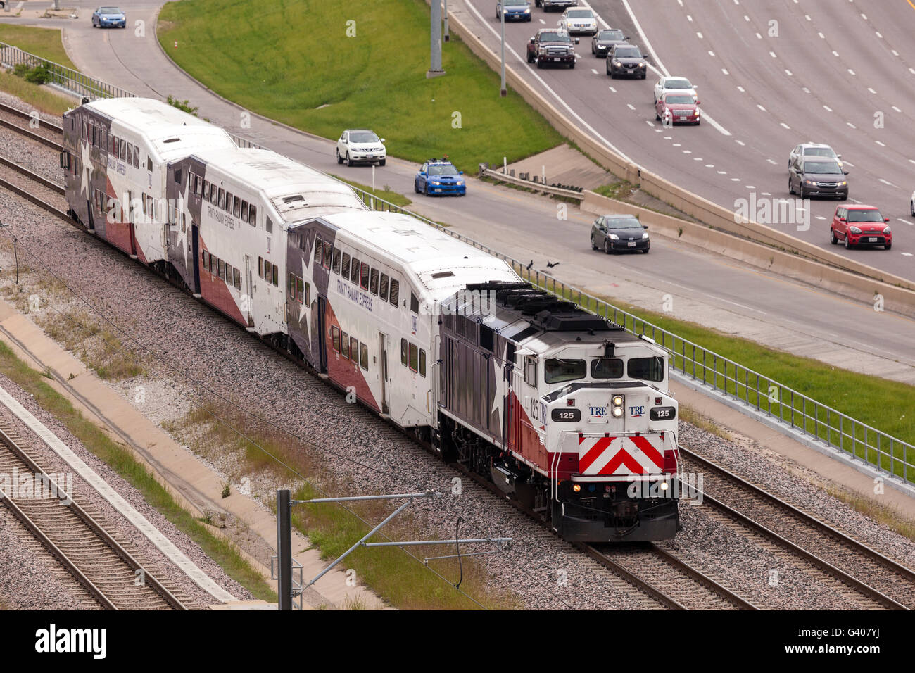 Trinity Railway Express Zug in Dallas Stockfotografie - Alamy