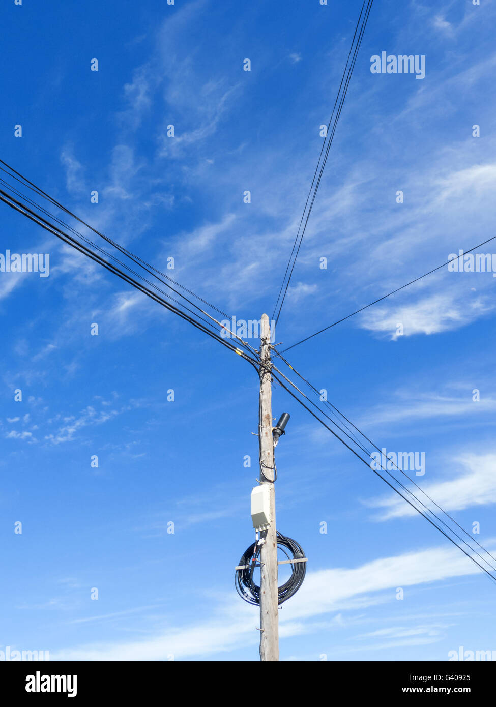 Holz telefonmast -Fotos und -Bildmaterial in hoher Auflösung – Alamy