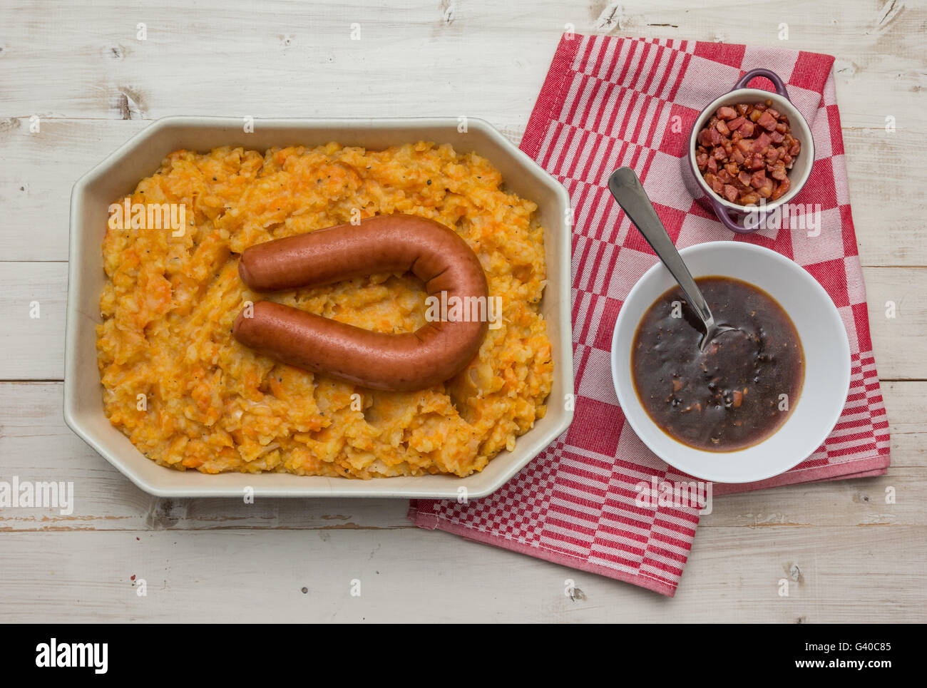 Wurst und kartoffelpüree -Fotos und -Bildmaterial in hoher Auflösung ...
