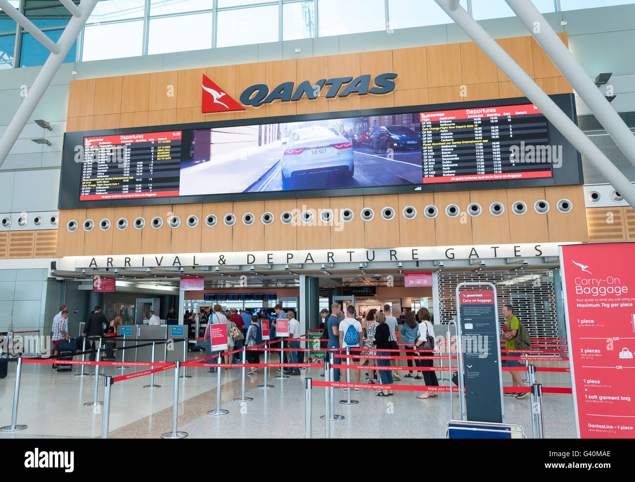 Flughafen ankunft bord arrivals -Fotos und -Bildmaterial in hoher ...