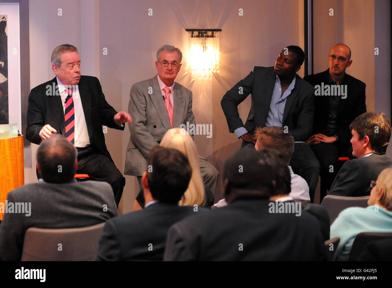 Sportplatz panel lord peter snape -Fotos und -Bildmaterial in hoher ...
