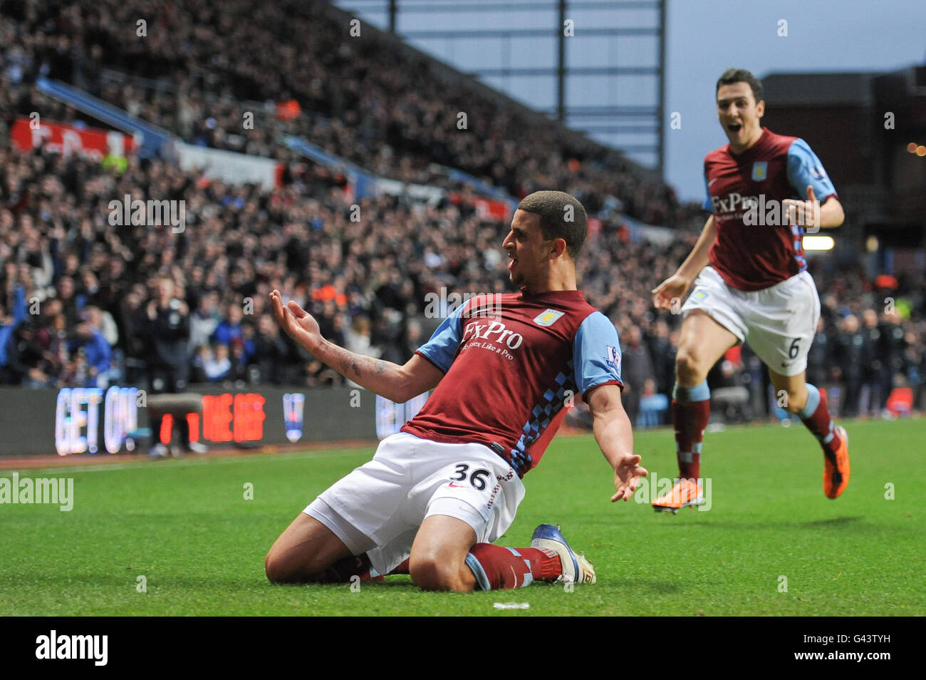 Kyle Walker von Aston Villa feiert beim Spiel in der Barclays Premier ...