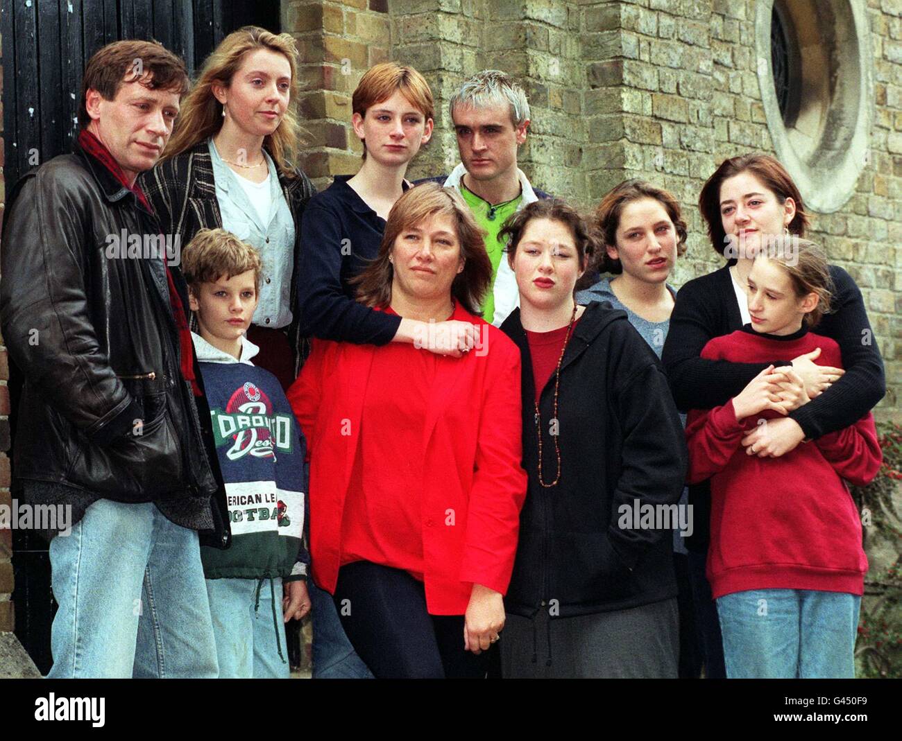 (L-R) Steve Hattersley (Bruder), (hintere Reihe), Karen (Ehefrau von ...