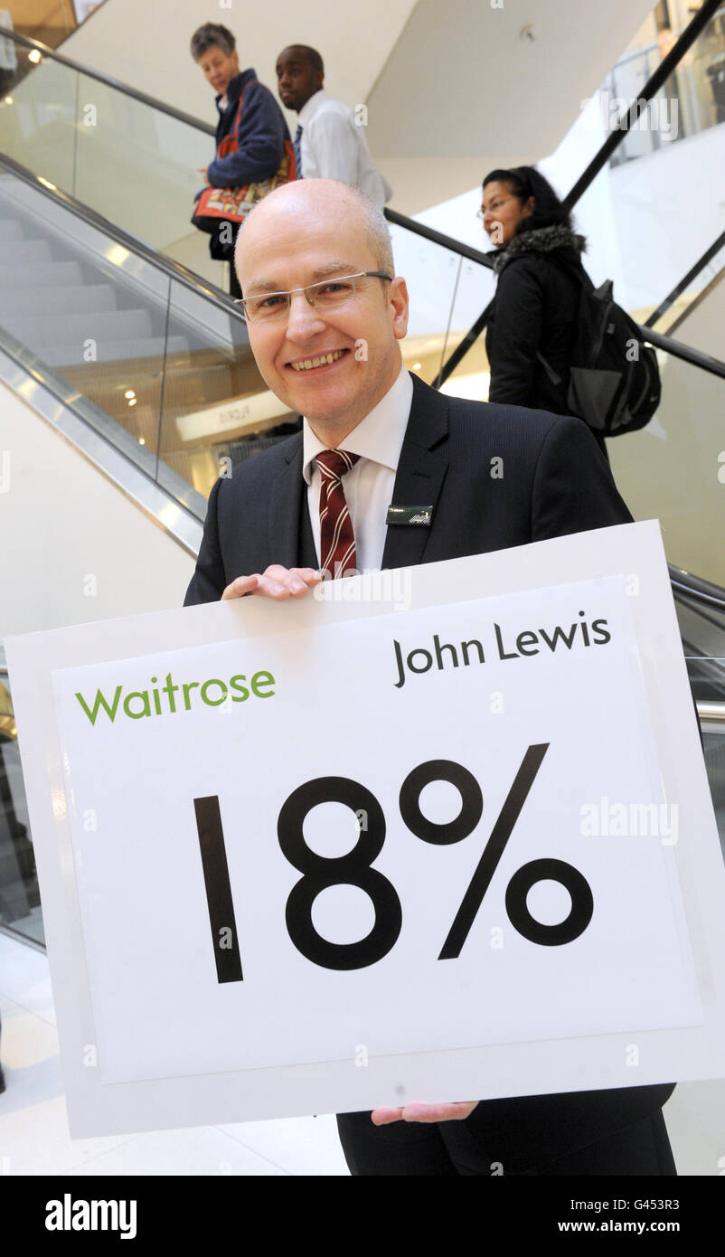 Simon Fowler, Managing Director von John Lewis Oxford Street, posiert ...