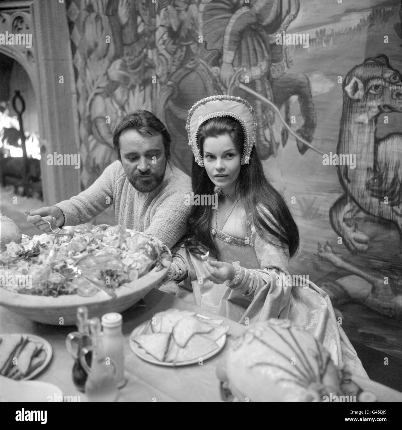Richard Burton mit der französisch-kanadischen Schauspielerin Genevieve ...