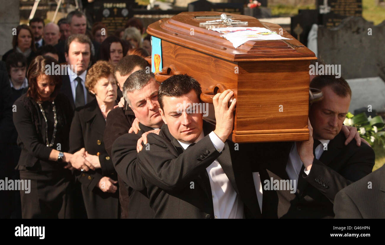 Der Sarg des neuseeländischen Erdbebenopfers Owen McKenna wird zur ...