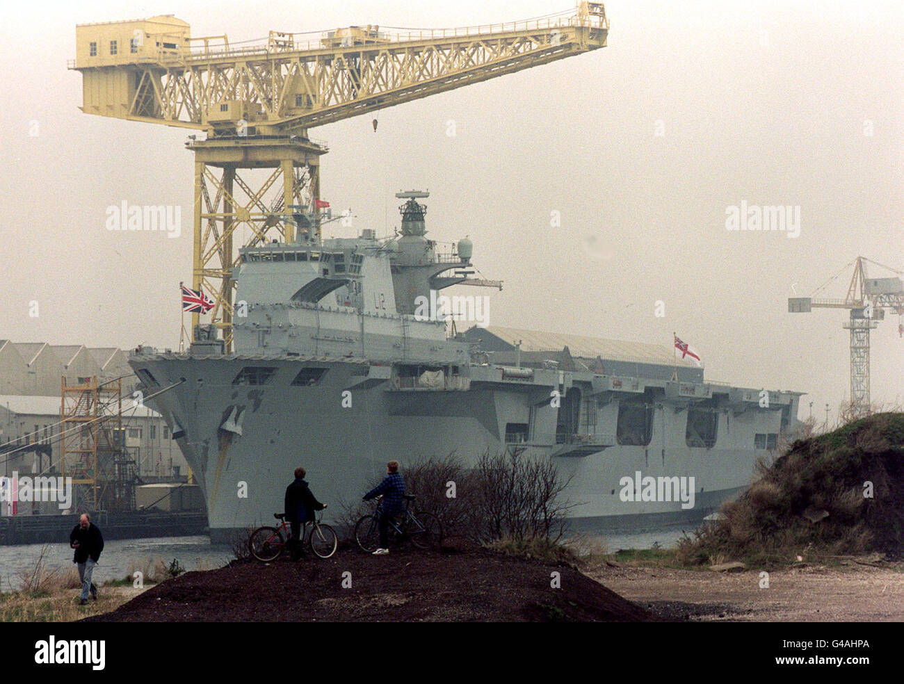 Die HMS Ocean, ein neuer Hubschrauberträger für die Royal Navy auf der ...