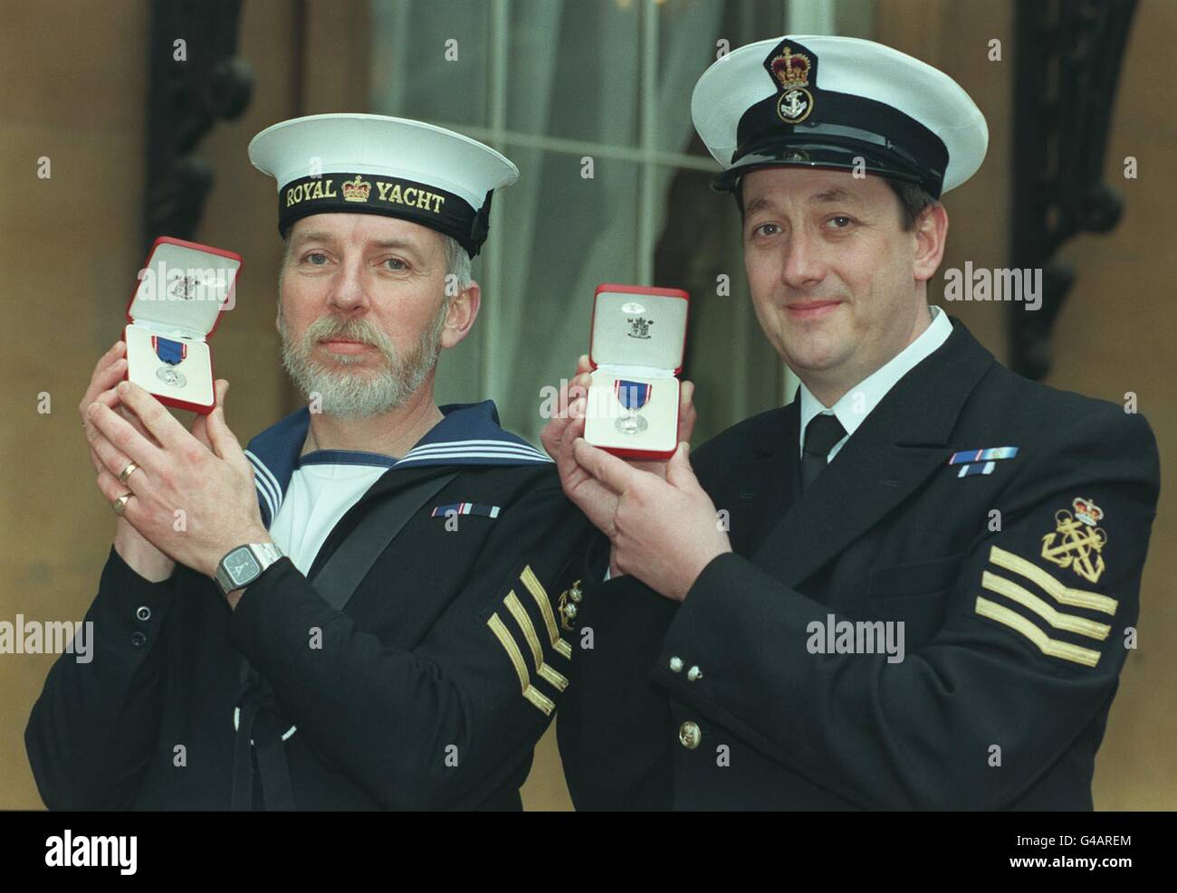 Der Kleinoffizier Anthony Ingram aus Romford, Essex, und der führende ...