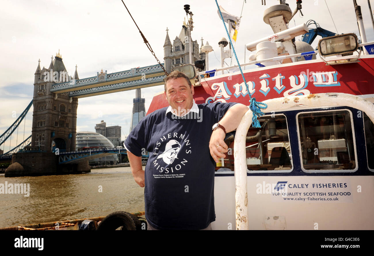 Jimmy Buchan, Star der TV-Serie Trawlerman, an Bord seines North Sea ...