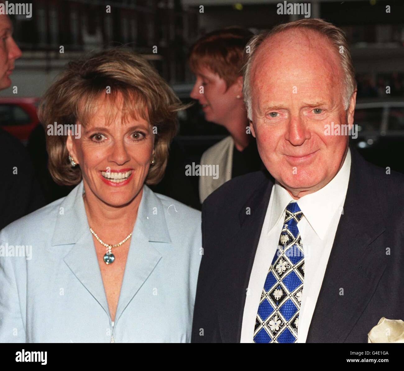 Husband of presenter esther rantzen -Fotos und -Bildmaterial in hoher ...