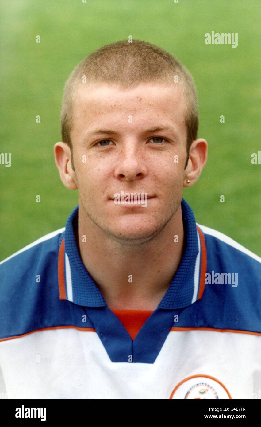 Stuart fraser von luton town football club -Fotos und -Bildmaterial in ...