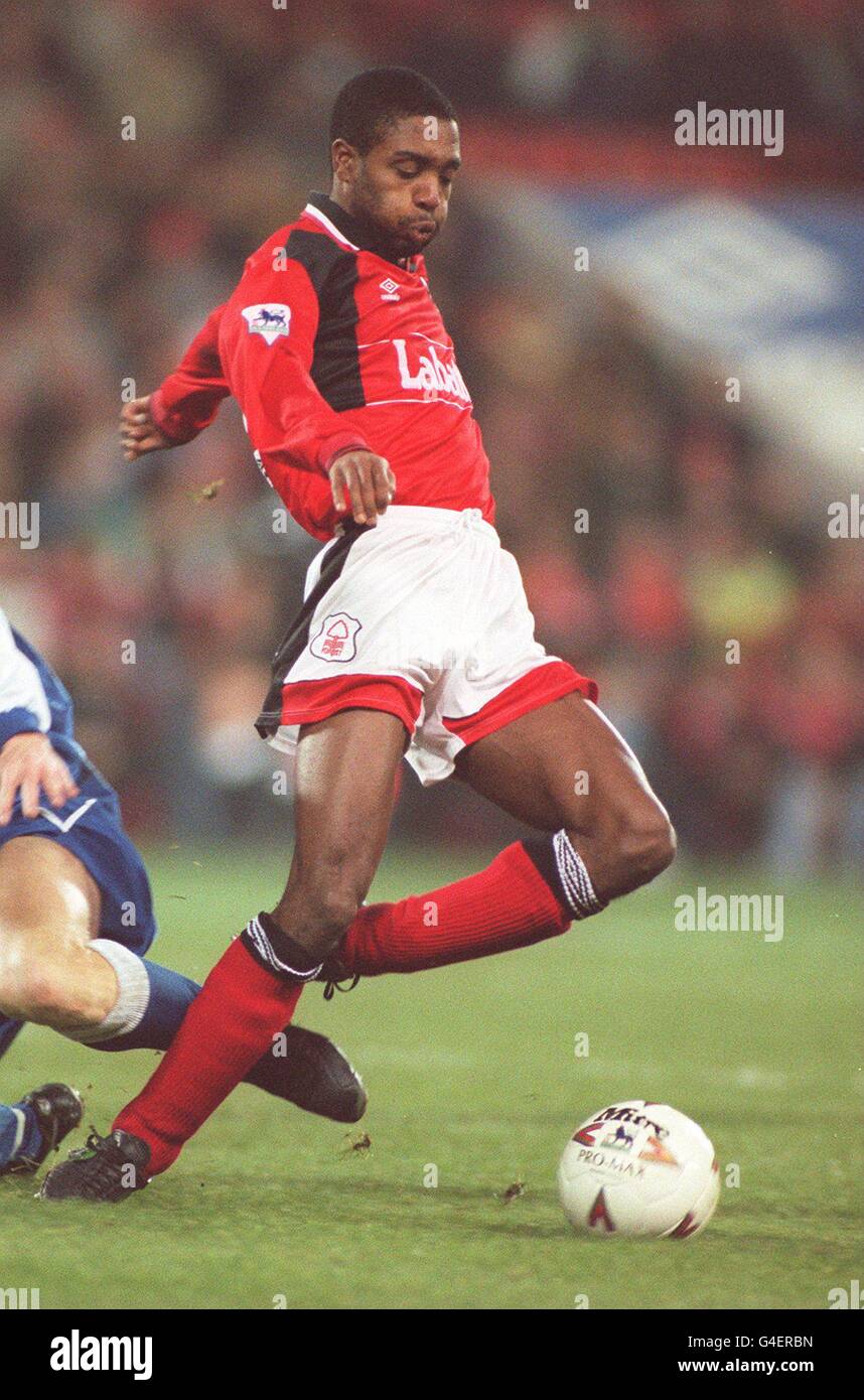 Nottingham forests bryan roy -Fotos und -Bildmaterial in hoher ...