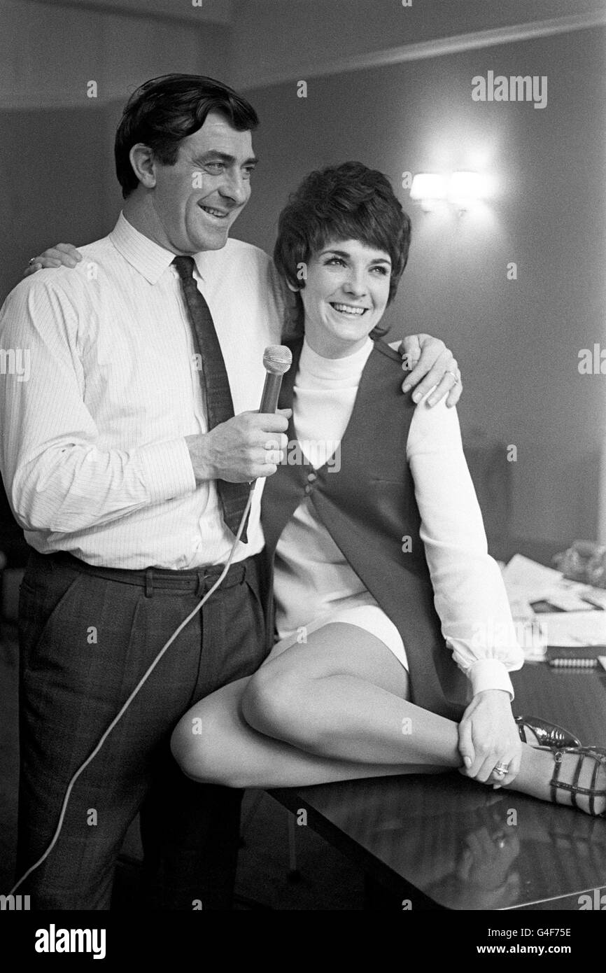 Witze zeigen -Fotos und -Bildmaterial in hoher Auflösung – Alamy